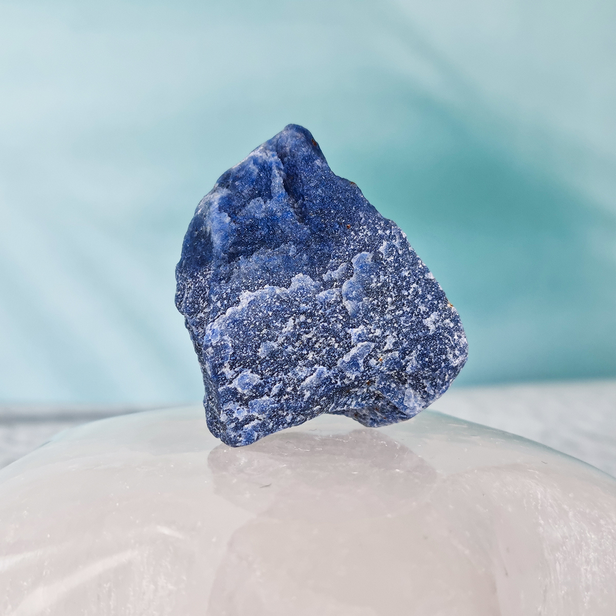 Natūralus mėlyno kalcito kristalas vidinei tylai
